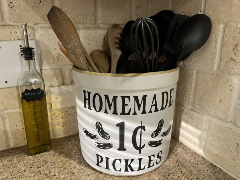 Season 1 Episode 1 "The Pilot" - Art From FRIENDS